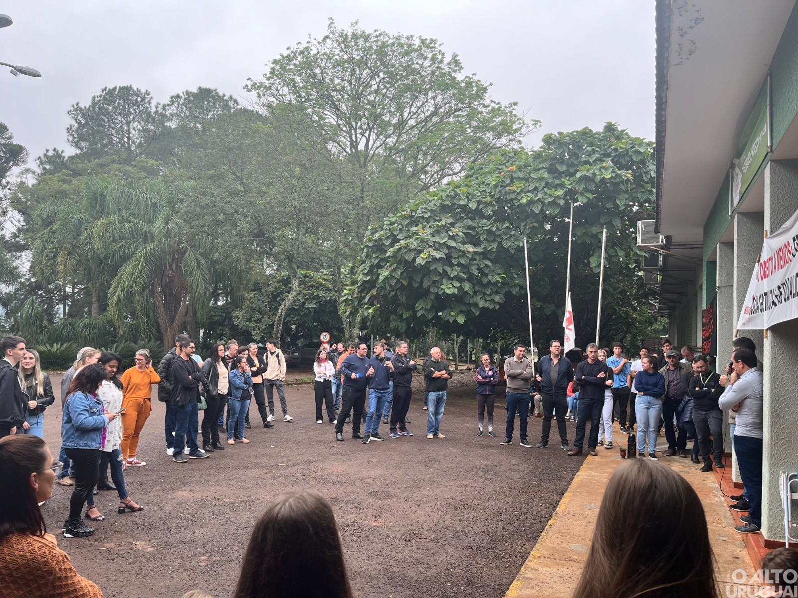 Pais e alunos novamente realizam mobilização em frente ao IFFar-FW | O ...