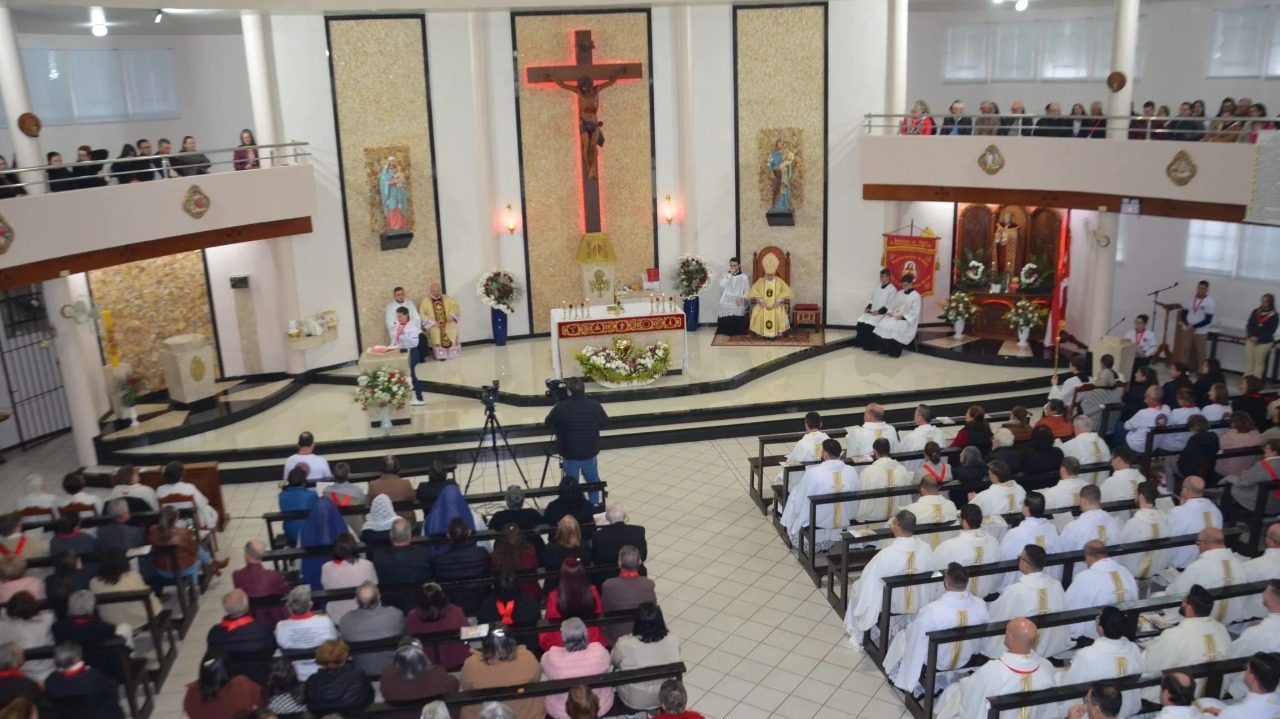 Realizada primeira missa solene no Santuário do Sagrado Coração de ...